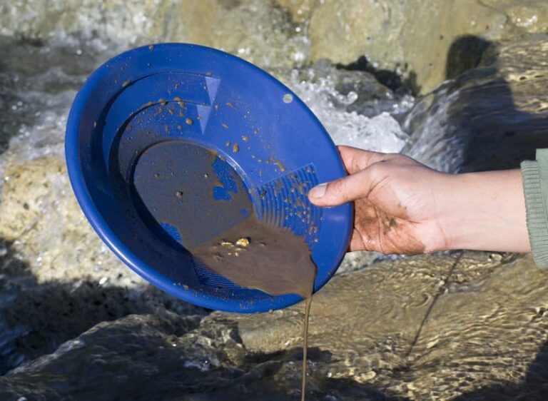 A Beginner's Guide to Essential Gold Panning Tools | lifestylemanor